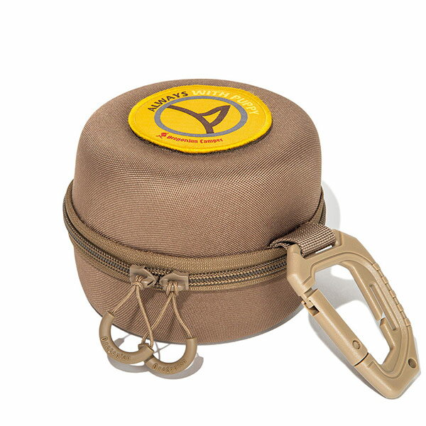 ワンちゃん用のツインフードトレイです。蓋を開ければ、ご飯用とお水用のトレイに早変わり。中のトレイは取り外して洗うことができます。パッチは、ワンちゃん用とネコちゃん用が付属しています。 ※画像は色違いのものも使用しています。 ■品　番：OCB...