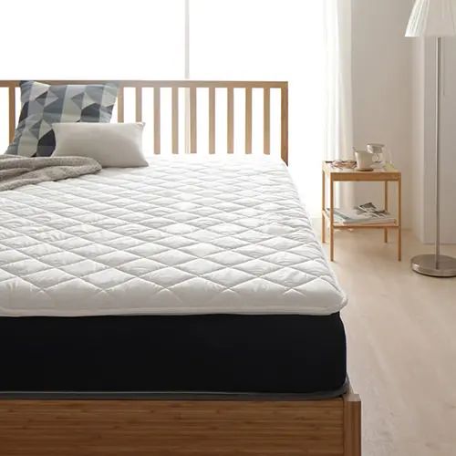 お客様の注目キーワードはこちら！[マットレス ボンネルコイル] セミダブル 幅120cm 片面仕様 高反発 ロール梱包 ホワイト ネイビー連結されたコイルが体を面で支える安定感抜群のボンネルコイルマットレスに、3次元スプリング構造繊維エアク...