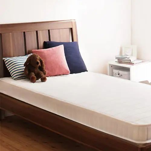 お客様の注目キーワードはこちら！セミシングルベッド マットレス 薄型 軽量 コンパクト 長さが短いこちらは子どもの睡眠環境を考えてつくられた特別仕様のマットレスで、長さ180cmのコンパクトショートサイズです。2段ベッドにも置ける薄型、軽量...