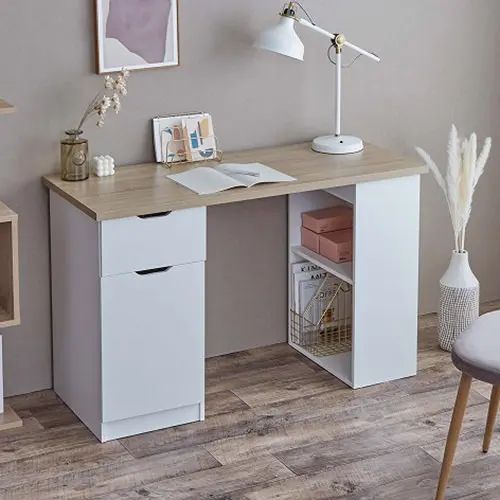 お客様の注目キーワードはこちら！広々とした木目調の天板がオシャレなデザイン 収納付きデスク広々とした天板で作業がしやすい収納付きデスク。天板の耐荷重は約50kgございますので、ミシンなど重さのある物でも安心して置くことが出来ます。キズや汚れ...