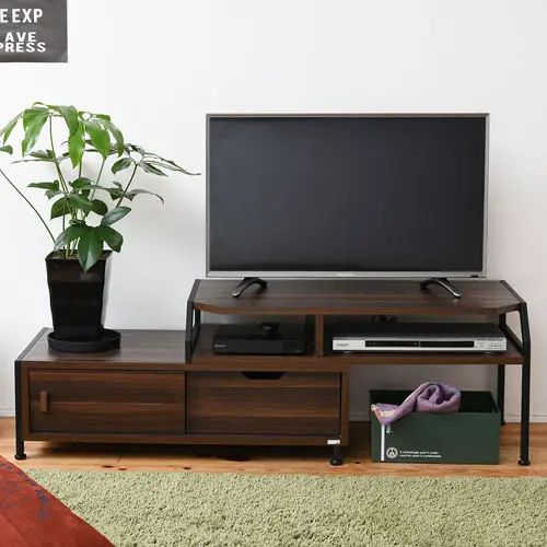 お客様の注目キーワードはこちら！艶消しスチールと木目のコントラストがおしゃれな 伸縮テレビ台お部屋の広さだけではなく、壁や窓の位置などでテレビ台の配置に困った経験があるのではないでしょうか？テレビ台の関係でテレビサイズが限られてしまったりす...
