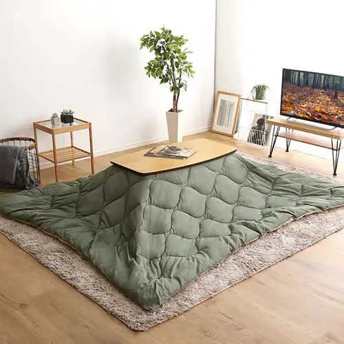 お客様の注目キーワードはこちら！汚れに強い安心のはっ水加工 ダウンこたつ掛け布団 長方形タイプこちらはおしゃれなリバーシブル仕様のこたつ布団で、軽くてあたたかいダウン生地を使用しておりますのでふんわりとしたあたたかさをご体感いただけます。安...