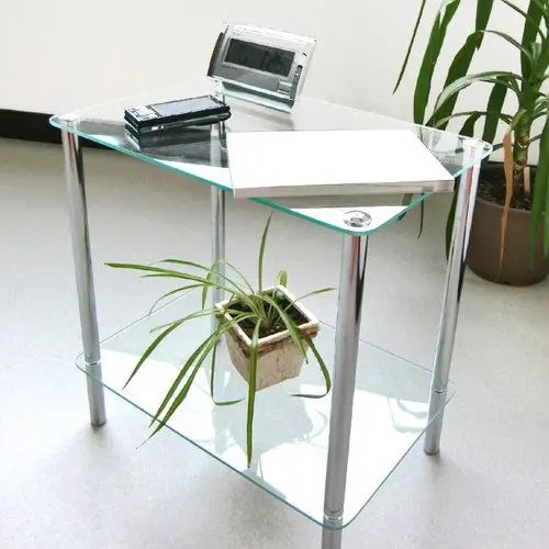 お客様の注目キーワードはこちら！お部屋にスタイリッシュな透明感を ガラステーブルラック 長方形タイプ美しいガラスの棚板とシルバーのスチール脚の組み合わせがお部屋にスタイリッシュな透明感を醸し出してくれる長方形型のテーブルです。リビングでお気...