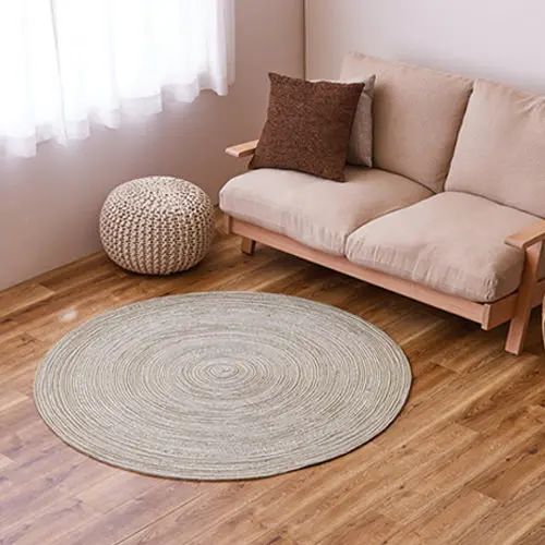 お客様の注目キーワードはこちら！[直径160] ハンドメイド 綿100％の編み込みラグ グリーン/ホワイトインド綿は、通気性の良さやナチュラルの色合いが人気で、ラグだけではなく衣服や小物類などにも取り入れたものが販売されています。サラッとし...