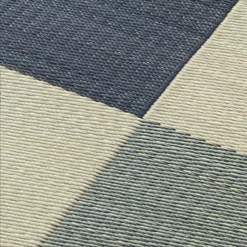 お客様の注目キーワードはこちら！[140×200] 遊びゴコロのあるブロックチェック柄で、夏顔を作る 国産い草ラグ コンパクトタイプ ミッドナイトグレーお部屋がパッと明るくなる、ブロックチェック柄のい草ラグです。濃淡の違う色が交互に配置され...