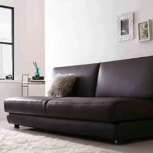 お客様の注目キーワードはこちら！スタイリッシュな使い心地 レザー調 モダンデザインソファベッド 160cm合皮のなかでも、目の細やかな高級感のあるPVCレザーを使用したソファベッドです。モダンなデザインで、背面にも同じ素材をしておりますので...
