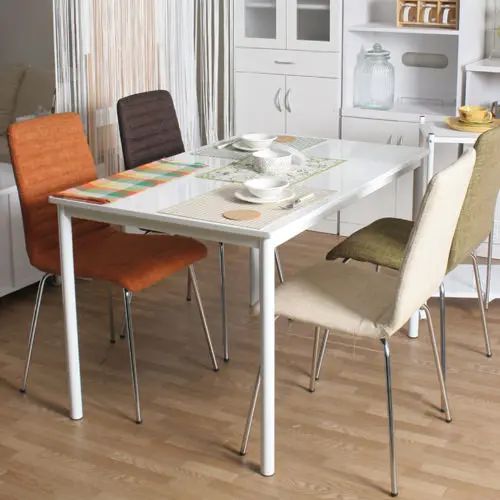 お客様の注目キーワードはこちら！シンプルで清潔感のあるデザイン ダイニングテーブルシンプルで清潔感のあるデザインのダイニングテーブルです。清潔感のあるホワイトカラーなので、ダイニングでのお食事用のご使用にぴったりの洗練された雰囲気のテーブル...