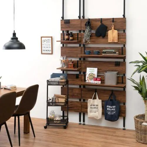 お客様の注目キーワードはこちら！パテーションや間仕切りにも使える 突っ張りウォールラック (ブラウン/ブラック)壁面収納でお部屋をおしゃれな雰囲気に仕上げてくれる突っ張り式のウォールラックです。40cmのコンパクトな幅なので様々なお部屋に設...