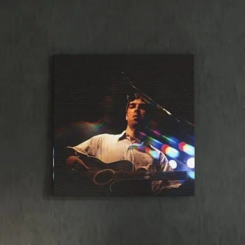 お客様の注目キーワードはこちら！[30×30] アーティスティックに デニス・モリスのアートパネル/オアシス Bギターを弾いている男性の写真がキャンバスにプリントされたアートパネルです。写真はイギリスの有名な写真家デニス・モリスの作品であり...