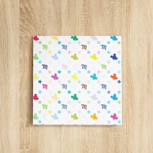お客様の注目キーワードはこちら！[30×30]カラフルな色づかいがユニークで楽しい ミッキーのファブリックパネル遠目で見るとリッチでスタイリッシュ、近くで見ると心がわくわくするようなミッキーデザインのファブリックパネルです。見る角度や距離に...