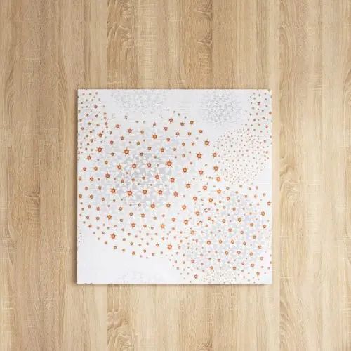 お客様の注目キーワードはこちら！お部屋に心地よい雰囲気を演出 北欧キレイなデザインのファブリックパネルこのファブリックパネルは、白の背景に白と暖色の色合いで、美しく細かいお花がたくさんプリントされています。お花は華やかでありながら、細かく描...