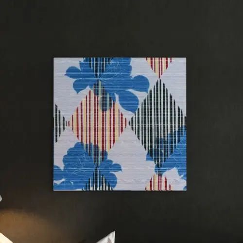 お客様の注目キーワードはこちら！お部屋に上品な和風テイストを加える 着物柄の壁掛けインテリア伝統的な着物柄をモチーフにした壁掛けインテリアです。青色をベースに、花柄とストライプのダイヤ柄が絶妙に調和したデザインは、和風テイストのインテリアと...