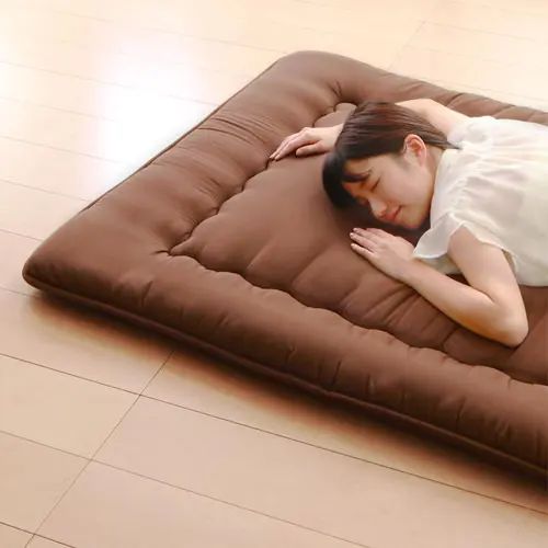 お客様の注目キーワードはこちら！姿勢を保つ テイジンV-Lap使用 日本製 超軽量・高弾力敷布団 (セミダブル)厚み約8cmの敷き布団、床付き感がないので畳やフローリングの上でもこれ1枚でご使用していただけるアイテムですよ。こちらのふわふわ...