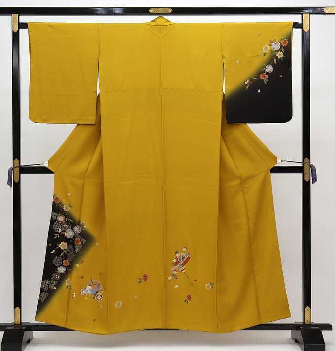 ※お使いのモニター等の状況により実物と色味や質感が違って見える場合がございます。 ※できる限りの検品を心がけておりますが中古品である旨、予めご了承ください。お手入れも、ネットに入れて丸洗いもできますので取り扱いが楽々。可愛らしい刺繡をあしら...