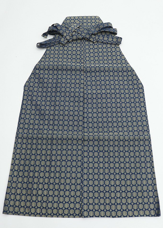 ※お使いのモニター等の状況により実物と色味や質感が違って見える場合がございます。 ※中古品のため、使用感があります。ご了承の上ご購入下さいませ。 ※一部在庫を店舗と共有していますので、入れ違いでご用意できない場合があります。【size】紐下...