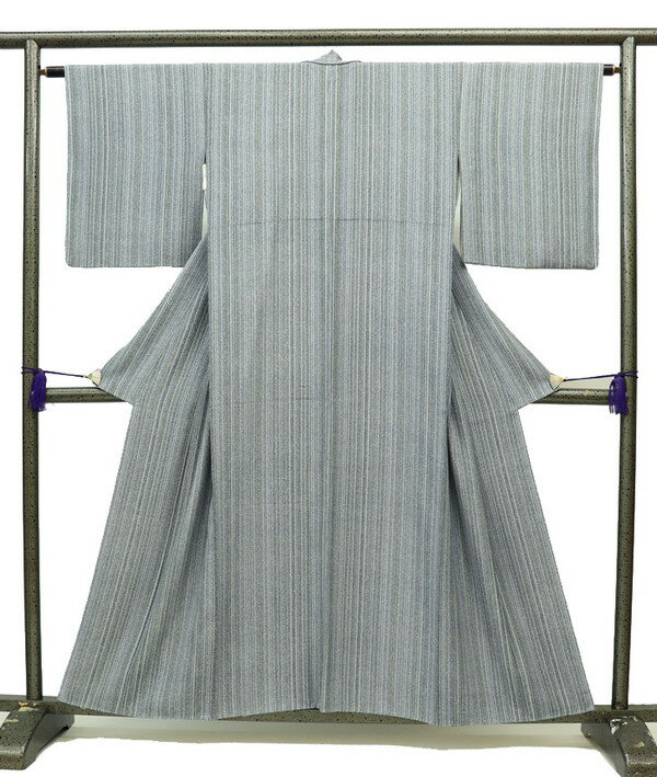 ※お使いのモニター等の状況により実物と色味や質感が違って見える場合がございます。 ※できる限りの検品を心がけておりますが中古品である旨、予めご了承ください。未婚・既婚を問わずに着られ、紋付であればおめでたいお席でも着られる訪問着です。 幅広...