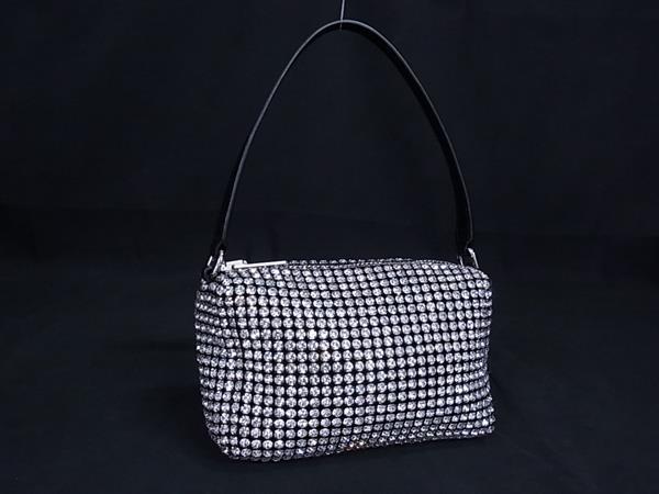 商品情報 ブランド名 ALEXANDER WANG アレキサンダーワン 状態ランク SAランク(極美品) ライン カラーシルバー系 素材 レザー サイズ W 約16cm　H 約10cm　D 約6cm ポケットカード入れ×2 付属品画像内にあ...