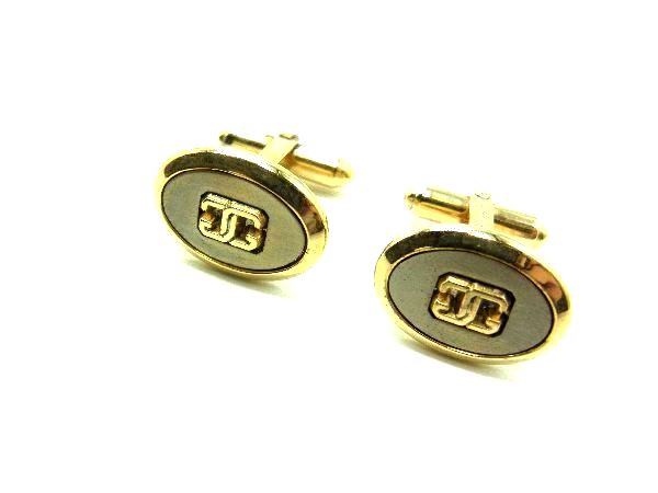 商品情報 ブランド名 GIVENCHY ジバンシィ 状態ランク ABランク ライン カラーゴールド系 素材 サイズ W 約2cm　H 約2cm ポケット 付属品画像内にあるものが全てになります シリアル及び刻印 状態使用感　擦れ　小傷　くす...