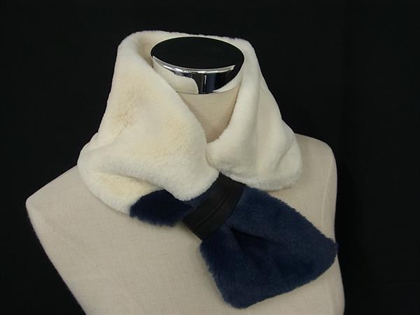 商品情報 ブランド名 FURART ファーアート 状態ランク Sランク(未使用品) ライン カラーアイボリー系×ネイビー系 素材 ポリエステル100％ サイズ 全長 約72cm　幅 約13cm ポケット 付属品画像内にあるものが全てになりま...