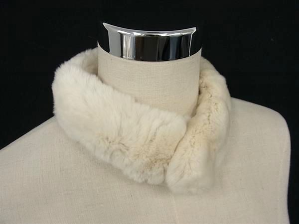 商品情報 ブランド名 FURART ファーアート 状態ランク Sランク(未使用品) ライン カラーベージュ系 素材 レッキスファー サイズ 全長 約52cm　幅 約6cm ポケット 付属品画像内にあるものが全てになります シリアル及び刻印 ...