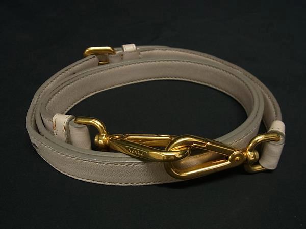 商品情報 ブランド名 PRADA プラダ 状態ランク Aランク(美品) ライン カラーグレージュ系 素材 レザー サイズ 全長:約110cm〜約120cm(調節可能、ベルト穴×5)　幅 約1.7cm ポケット 付属品画像内にあるものが全てに...