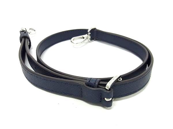 商品情報 ブランド名 MICHAEL KORS マイケルコース 状態ランク SAランク(新品同様) ライン カラーネイビー系 素材 レザー サイズ 全長:約96.5cm〜約108.5cm(調節可能　ベルト穴×5)　幅 約1.7cm ポケット...