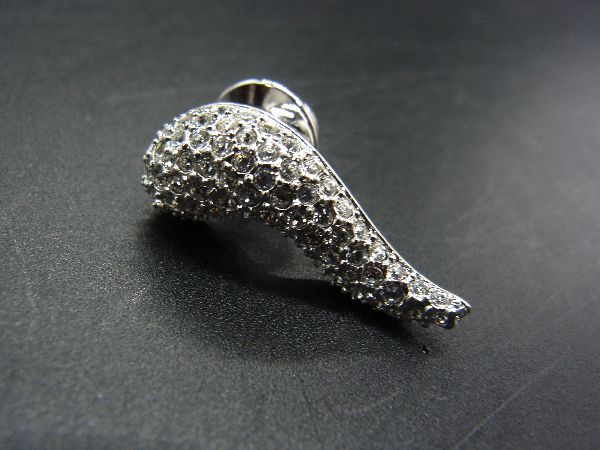 商品情報 ブランド名 SWAROVSKI スワロフスキー 状態ランク Aランク(美品) ライン カラーシルバー系 素材 サイズ 全長:約2.5cm ポケット 付属品画像内にあるものが全てになります シリアル及び刻印 状態使用感小　汚れ小　小...