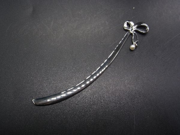 商品情報 ブランド名 MIKIMOTO ミキモト 状態ランク ABランク ライン カラーシルバー系 素材 サイズ 全長:約12cm ポケット 付属品画像内にあるものが全てになります シリアル及び刻印 状態使用感　擦れ　小傷　くすみ □□□　...