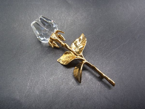 商品情報 ブランド名 SWAROVSKI スワロフスキー 状態ランク ABランク(美品) ライン カラーゴールド系 素材 サイズ 全長:約18.5cm ポケット 付属品画像内にあるものが全てになります シリアル及び刻印 状態使用感小　擦れ小...