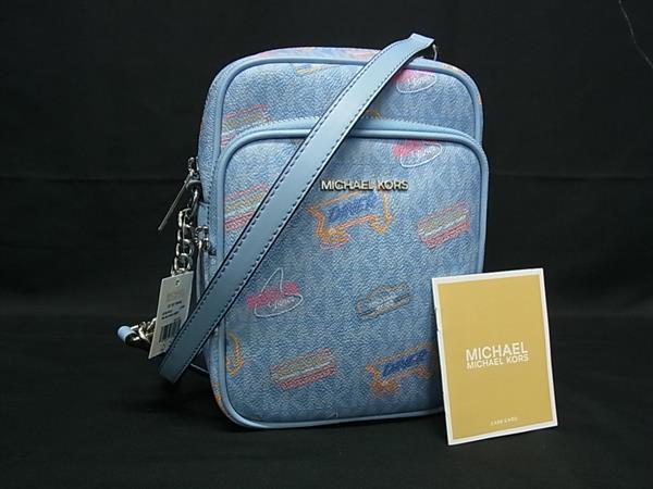 商品情報 ブランド名 MICHAEL KORS マイケルコース 状態ランク Sランク(展示品) ライン カラーライトブルー系 素材 PVC サイズ(cm) W 約14.5cm　H 約20cm　D 約7cm サイズ(inch) ポケット外 ポ...