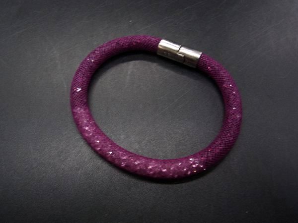 商品情報 ブランド名 SWAROVSKI スワロフスキー 状態ランク ABランク ライン カラーパープル系×シルバー系 素材 サイズ 全長:約19cm ポケット 付属品画像内にあるものが全てになります シリアル及び刻印 状態使用感　擦れ　小...