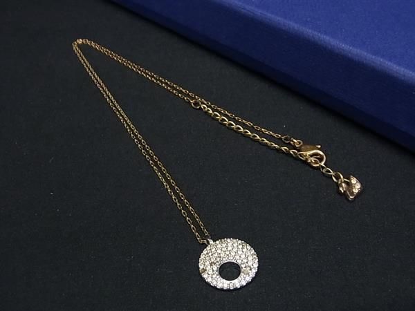 商品情報 ブランド名 SWAROVSKI スワロフスキー 状態ランク Bランク ライン カラーシルバー系×ゴールド系 素材 サイズ(cm) 全長:約47.5cmトップ:W 約1.4cm　H 約1.6cm サイズ(inch) ポケット 付属品...