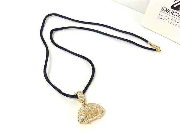 商品情報 ブランド名 SWAROVSKI スワロフスキー 状態ランク Aランク(極美品) ライン カラーゴールド系 素材 サイズ(cm) 全長:約61.2cmトップ:W 約3cm　H 約3.5cm サイズ(inch) ポケット 付属品画像内...