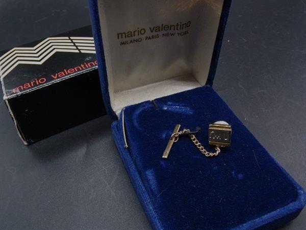商品情報 ブランド名 MARIO VALENTINO マリオ ヴァレンティノ 状態ランク ABランク ライン カラーシルバー系×ゴールド系 素材 サイズ 全長:約4.5cm ポケット 付属品画像内にあるものが全てになります シリアル及び刻印...