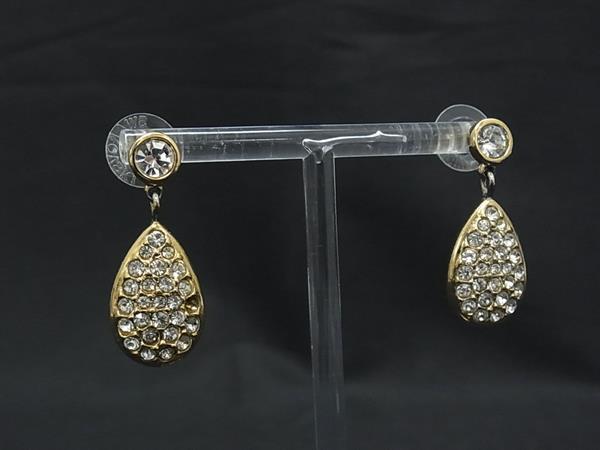 商品情報 ブランド名 SWAROVSKI スワロフスキー 状態ランク Bランク ライン カラーゴールド系 素材 サイズ(cm) W 約1.3cm　H 約3.4cm サイズ(inch) W 約0.51inch　H 約1.34inch ポケット...