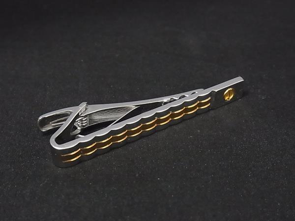 商品情報 ブランド名 dunhill ダンヒル 状態ランク ABランク(美品) ライン カラーシルバー系×ゴールド系 素材 サイズ(cm) 全長:約5.3cm サイズ(inch) ポケット 付属品画像内にあるものが全てになります シリアル及...