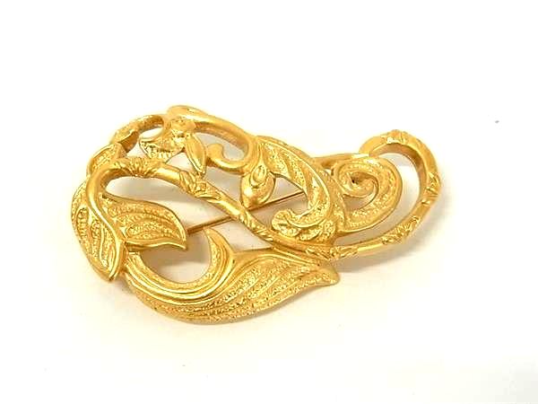 商品情報 ブランド名 NINA RICCI ニナリッチ 状態ランク Aランク(美品) ライン カラーゴールド系 素材 サイズ W 約6cm　H 約4cm ポケット 付属品画像内にあるものが全てになります シリアル及び刻印 状態使用感小　擦れ...