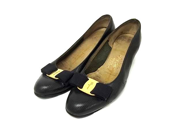 商品情報 ブランド名 Salvatore Ferragamo フェラガモ 状態ランク Bランク ライン カラーブラック系×ゴールド系 素材 リザード型押しレザー サイズ 表記サイズ:4 1/2 (日本サイズ 約22cm)実寸：アウトソール ...