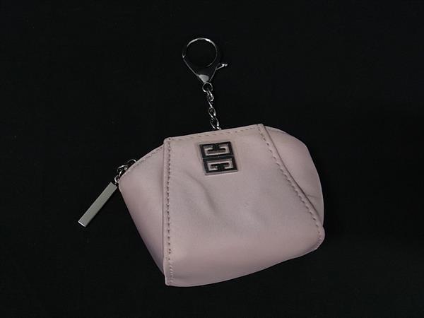 商品情報 ブランド名 GIVENCHY ジバンシィ 状態ランク Aランク(美品) ライン カラーピンク系 素材 ナイロン サイズ 全長:約12cmポーチ:W 約9cm　H 約6.2cm　D 約3.8cm ポケット 付属品画像内にあるものが全...