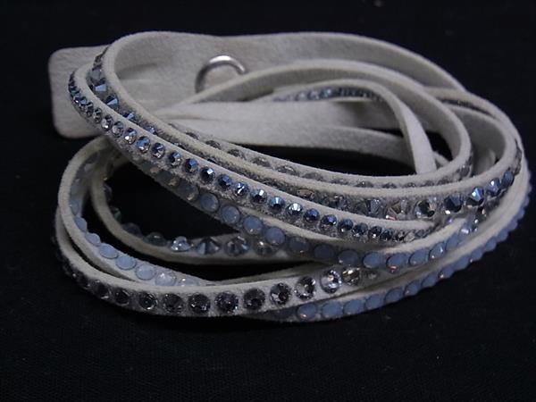 商品情報 ブランド名 SWAROVSKI スワロフスキー 状態ランク ABランク(美品) ライン カラーグレージュ系 素材 サイズ 全長:約40cm ポケット 付属品画像内にあるものが全てになります シリアル及び刻印 状態使用感小　擦れ小　...