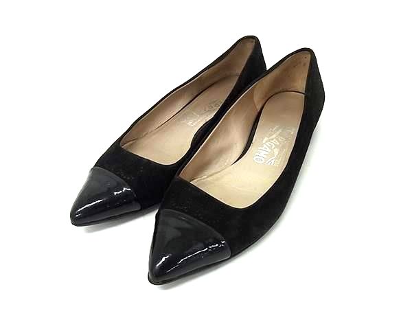 商品情報 ブランド名 Salvatore Ferragamo フェラガモ 状態ランク Bランク ライン カラーブラック系 素材 スエード×パテントレザー サイズ 表記サイズ:5(日本サイズ 約22.5cm)実寸:アウトソール 約24.5cm...