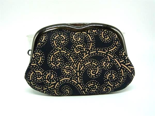 商品情報 ブランド名 INDEN-YA 印傳屋 インデンヤ 状態ランク Aランク(美品) ライン カラーネイビー系×ベージュ系 素材 鹿革 サイズ W (最大部)約9.7cm　H 約6.4cm　D 約1.5cm ポケット 付属品画像内にある...