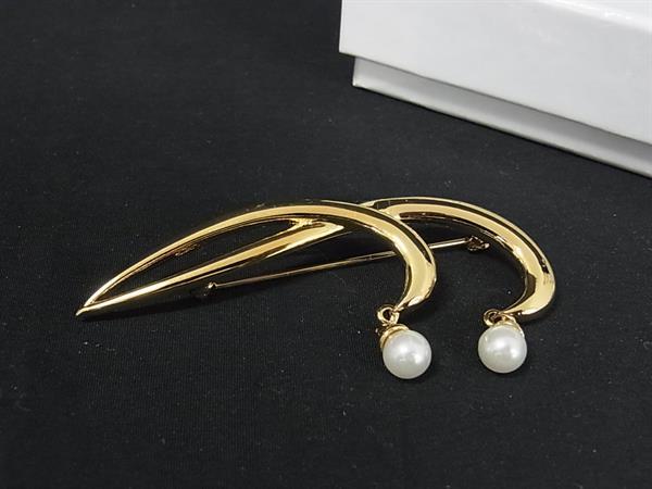 商品情報 ブランド名 NINA RICCI ニナリッチ 状態ランク Aランク(美品) ライン カラーゴールド系 素材 サイズ W 約6.5cm　H (最大)約3cm ポケット 付属品画像内にあるものが全てになります シリアル及び刻印 状態使...