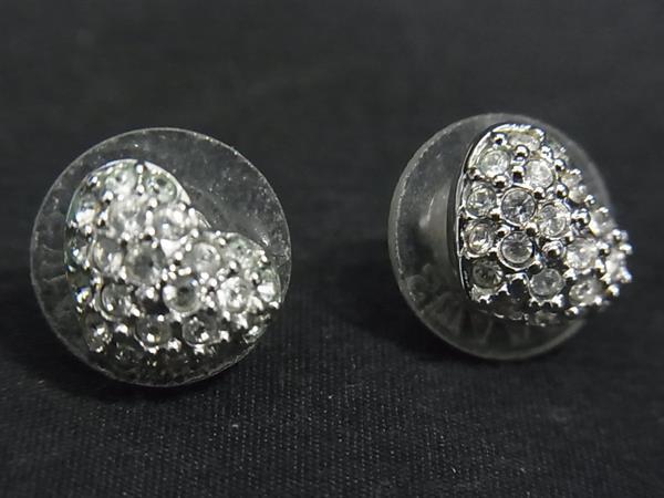 商品情報 ブランド名 SWAROVSKI スワロフスキー 状態ランク ABランク(美品) ライン カラーシルバー系 素材 サイズ W 約1cm　H 約0.8cm ポケット 付属品画像内にあるものが全てになります シリアル及び刻印 状態使用感...