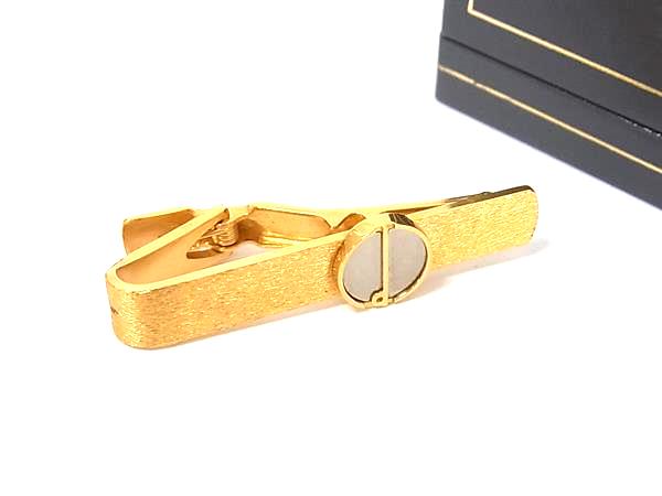 商品情報 ブランド名 dunhill ダンヒル 状態ランク ABランク(美品) ライン カラーゴールド系×シルバー系 素材 サイズ(cm) 全長:約5.1cm幅:約1.2cm サイズ(inch) 全長:約2.01inch ポケット 付属品画...