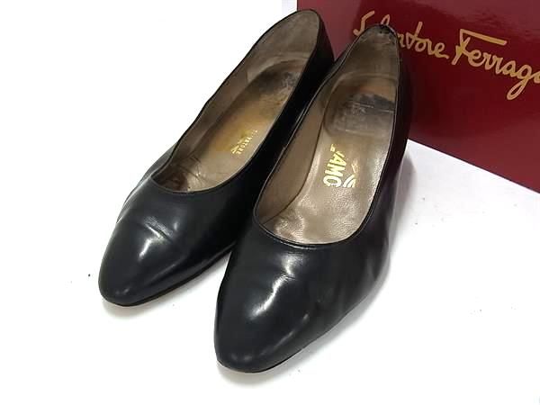商品情報 ブランド名 Salvatore Ferragamo フェラガモ 状態ランク Bランク ライン カラーブラック系 素材 レザー サイズ 表記サイズ：6 (日本サイズ約23.5cm)実寸：アウトソール 約25cm　ヒールの高さ 約4c...
