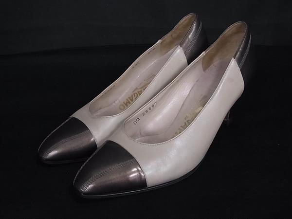 商品情報 ブランド名 Salvatore Ferragamo フェラガモ 状態ランク ABランク(美品) ライン カラーベージュ系×ブロンズ系 素材 レザー サイズ(cm) 表記サイズ：4 1/2 (日本サイズ 約22cm)実寸：アウトソー...