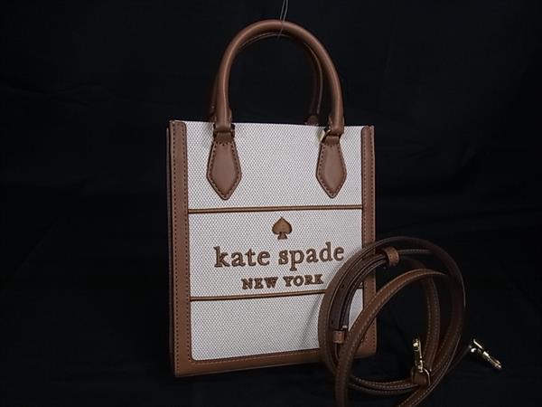 商品情報 ブランド名 kate spade ケイトスペード 状態ランク Sランク(未使用品) ライン カラーブラウン系 素材 キャンバス×レザー サイズ(cm) W 約16cm　H 約19cm　D 約5cm サイズ(inch) ポケット中 ...