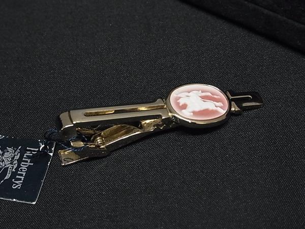 商品情報 ブランド名 Burberrys バーバリーズ 状態ランク Bランク ライン カラーシャンパンゴールド系×レッド系 素材 サイズ(cm) 全長:約5.7cm幅:(最大部)約1.4cm サイズ(inch) 全長:約2.24inch ポ...