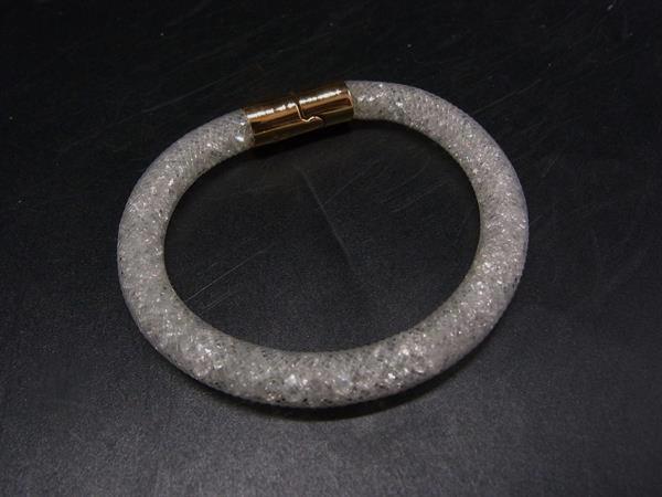 商品情報 ブランド名 SWAROVSKI スワロフスキー 状態ランク ABランク ライン カラーホワイト系×ゴールド系 素材 サイズ(cm) 全長:約18.5cm サイズ(inch) 全長:約7.28inch ポケット 付属品画像内にあるも...